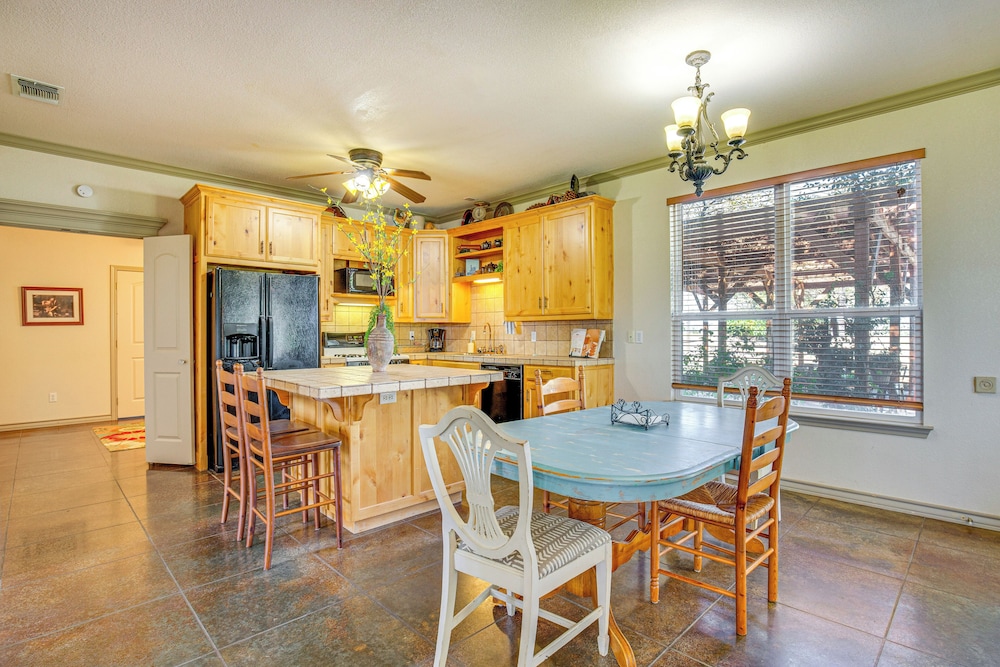 30 Mi To Fort Worth: Rural Retreat W/ Patio! - Joshua, TX