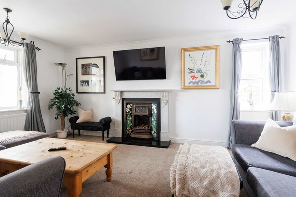 Spacious 4-bed Seaside Retreat In Selsey - Selsey