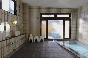 Quarto Comfort, não fumadores | Casa de banho | Um secador de cabelo, toalhas fornecidas, champô, papel higiénico 