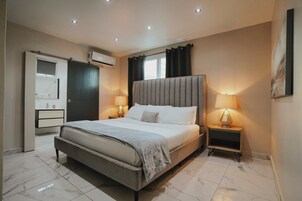 Apartamento, 3 quartos, vista para a cidade | Roupas de cama antialérgicas, individualmente decorados