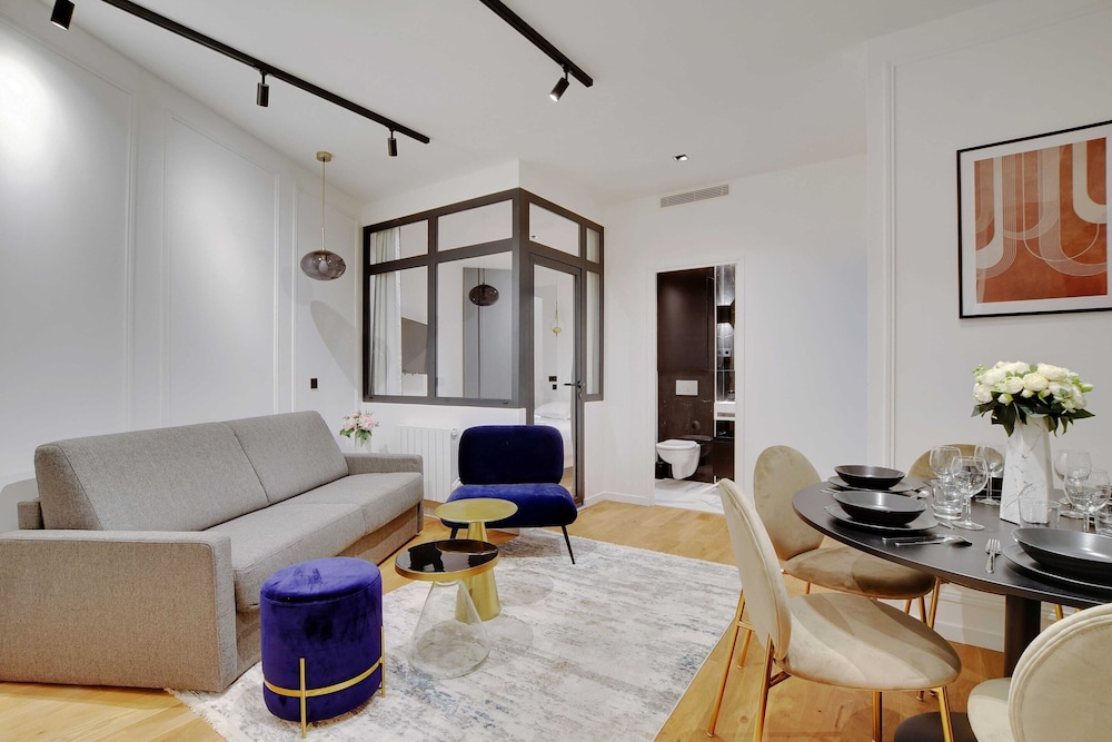 Authentic Apt - 2br/6p - Rue Des Martyrs - Opera - Paris