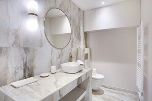 Apartamento | Banheiro | Secador de cabelo, sabonete, shampoo 