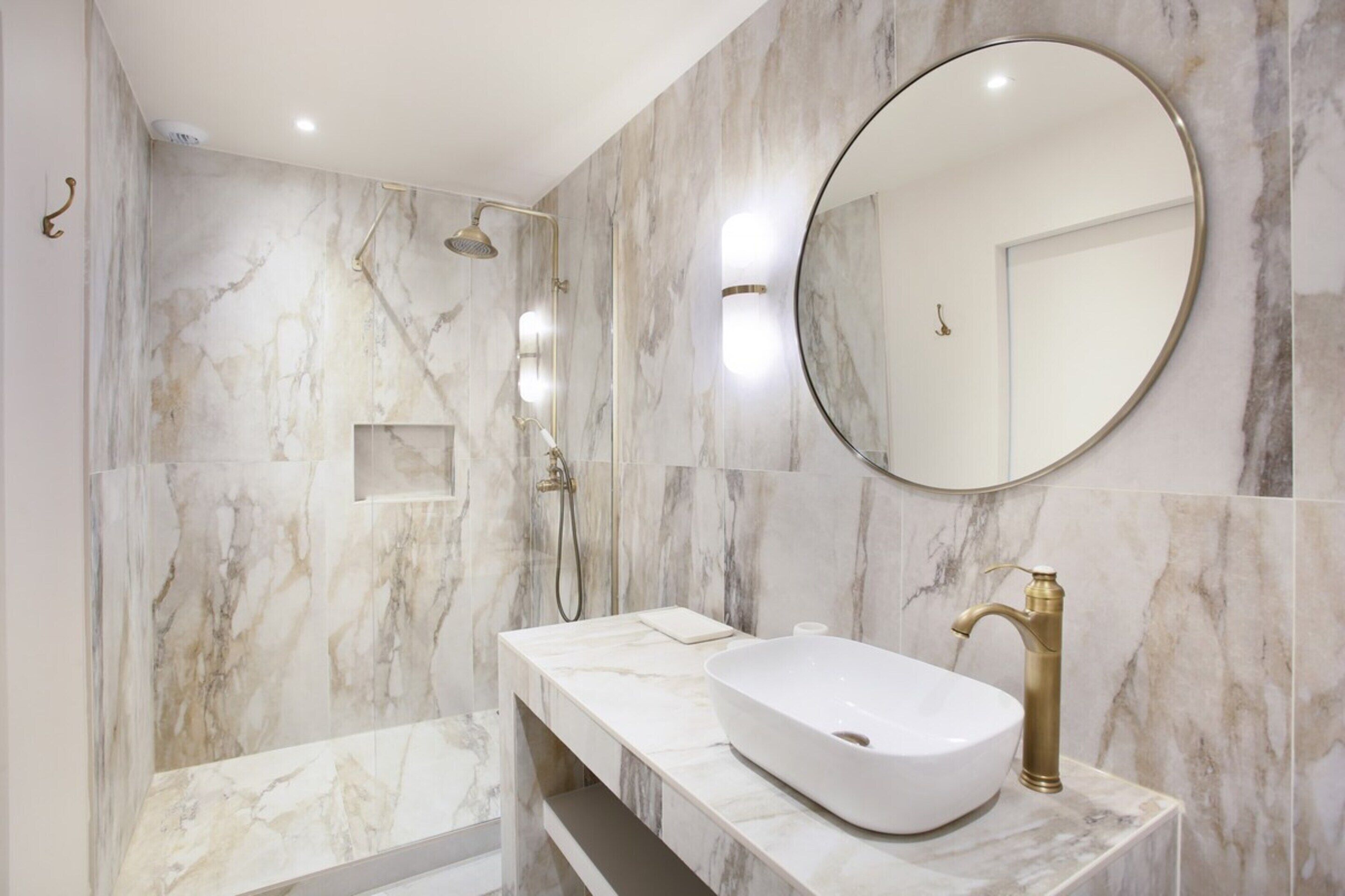 Apartamento | Casa de banho | Um secador de cabelo, sabão, champô 