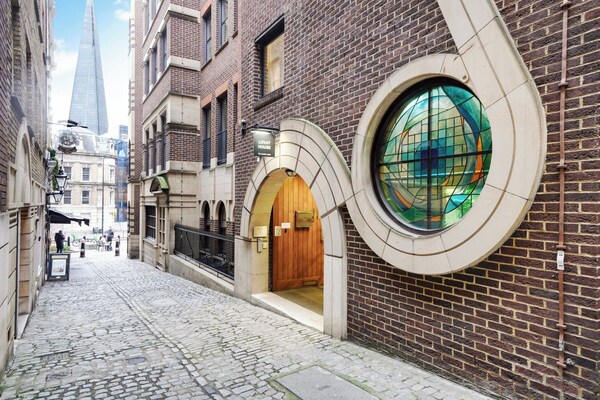 Monument Serviced Apartments Lovelystay - London