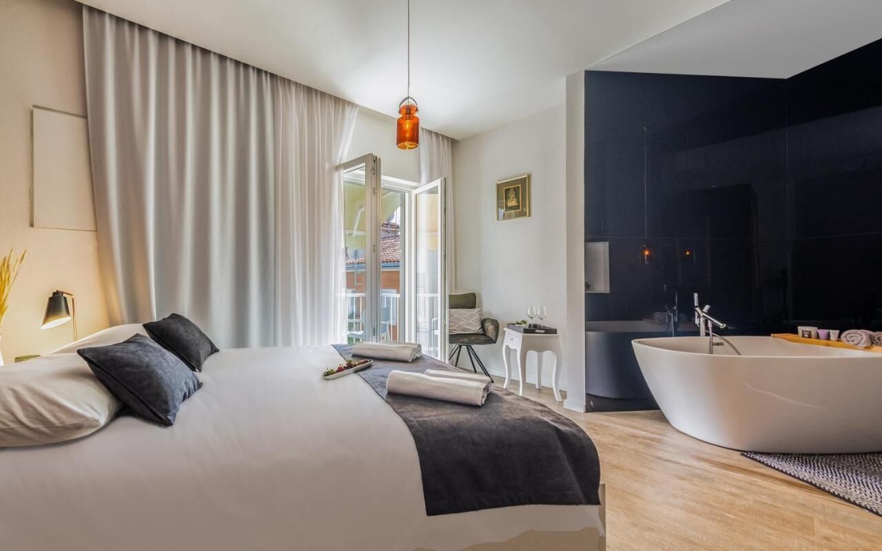 Quarto, sacada, vista para o pátio | Cofres nos quartos, quartos à prova de som, Wi-Fi de cortesia