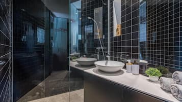 Quarto, casa de banho privativa | Casa de banho | Um secador de cabelo, toalhas fornecidas