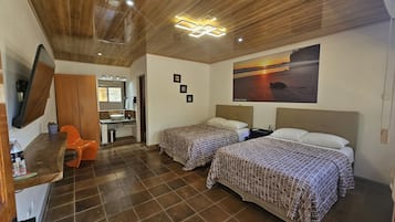 Quarto Quádruplo Familiar, 1 quarto, ar condicionado, vista para o jardim | Lençóis de algodão egípcio, roupa de alta qualidade, edredões de penas
