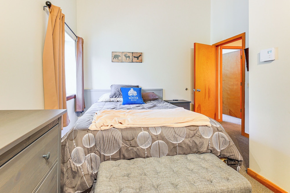 Walk to Mt Snow: Cozy West Dover Condo - West Dover | Vrbo