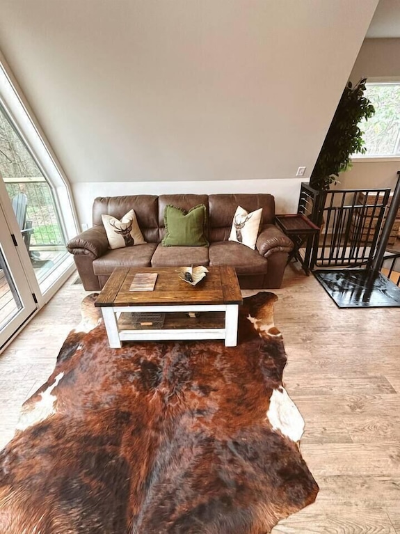 The Coop: New A-frame W/ Hot Tub + Fire Pit + Loft. Pet Friendly! - Saluda, NC