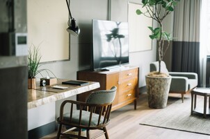 Estúdio | Individualmente decorados, individualmente mobiliados, escrivaninha