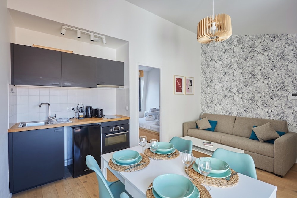 Apartment Boulogne Facing The "Passage" - ibis Styles Paris 16 Boulogne