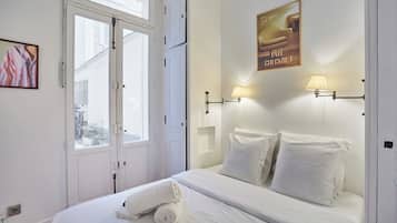 Apartamento | Ferros/tábuas de passar roupa, roupa de cama