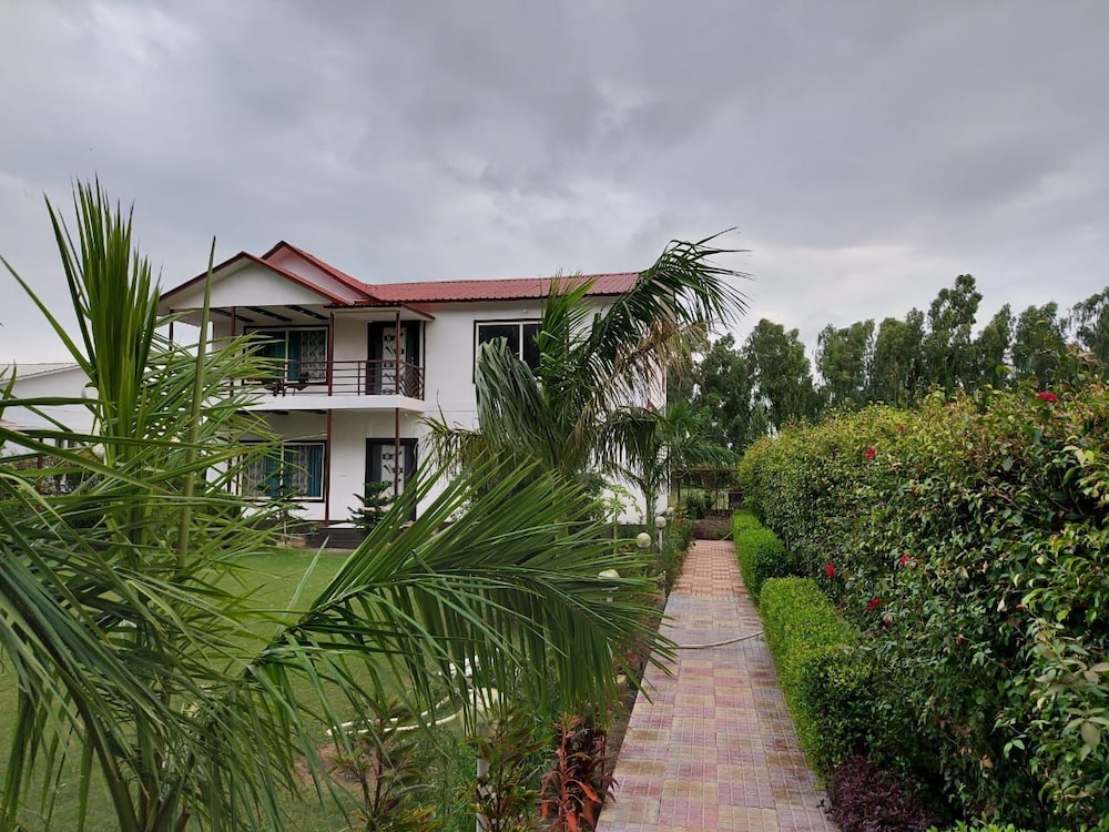 Luxsugero Farms - Faridabad