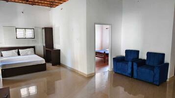 Villa Familiar, varanda, vista para o resort | 1 quarto, secretária