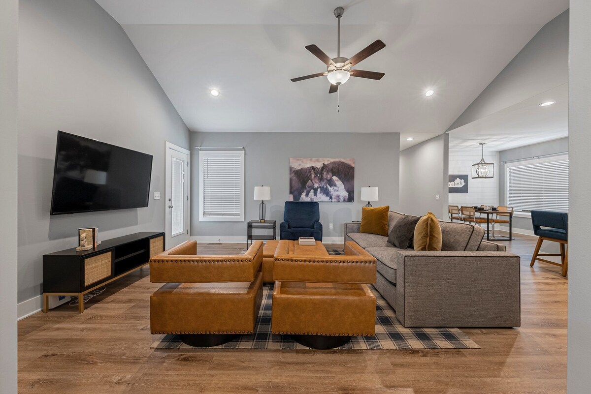 The Destination at Night Horse - Bowling Green | Vrbo