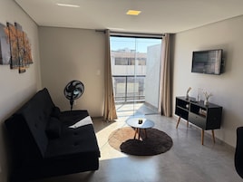 Apartamento Clássico | Sala de estar | Smart TV de 32 de polegadas com canais digitais, Netflix, filmes pagos