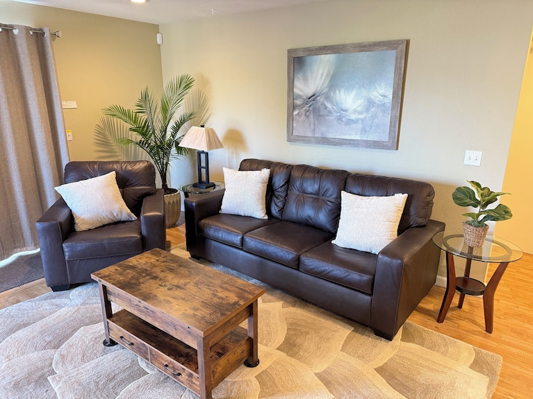 Quiet 2-bed, 2-bath In Eureka With Yard, Garage & Ev Charger - 유리카