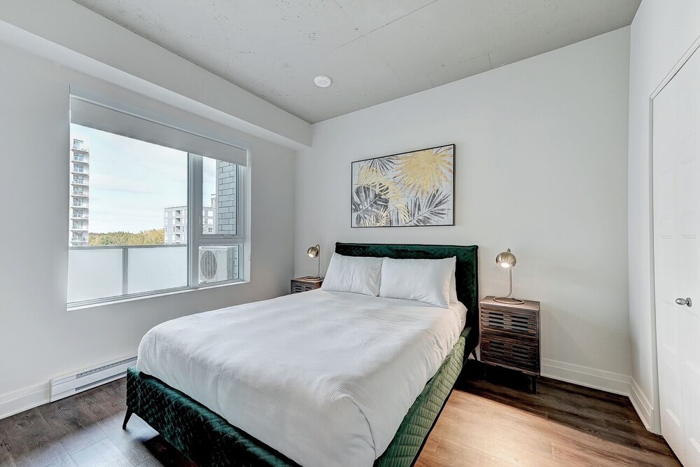 Condo Thimens - Ville St-Laurent - Montreal | Vrbo