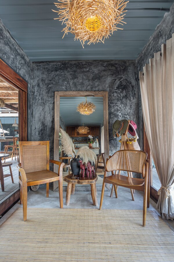 Meteora Stay & Co-working Space - Riviera Maya