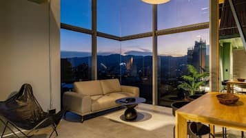 Apartamento superior, vista para a cidade | Ărea de estar