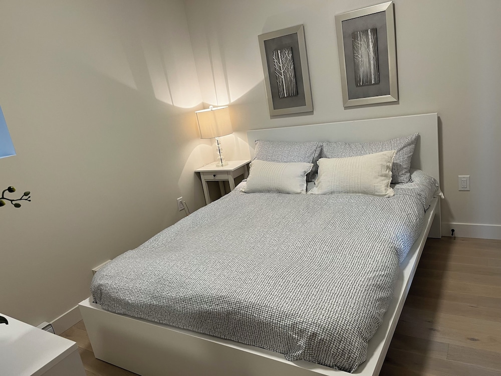 Beautiful, bright and brand new suite-apartment - Coquitlam | Vrbo