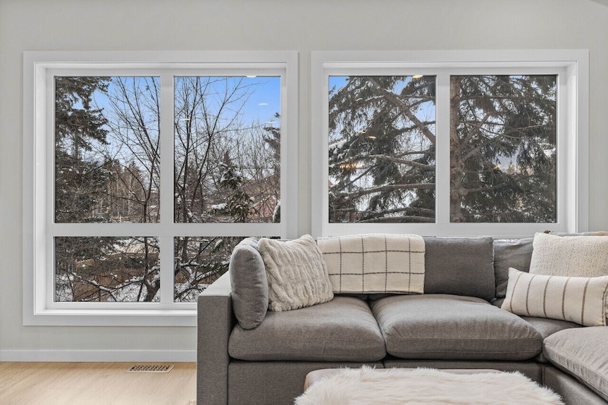 New Private Hot Tub ~ Luxury Mountain Retreat - Alberta