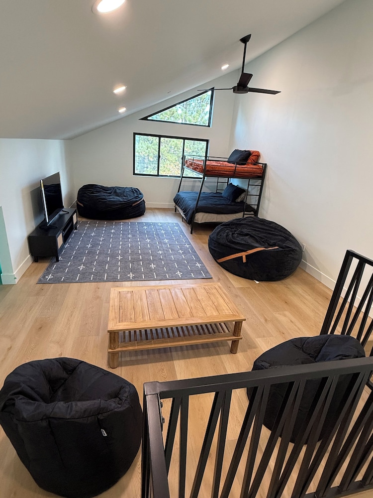 Brand New Gorgeous home in fantastic Big Bear Lake right on Snow summit ...