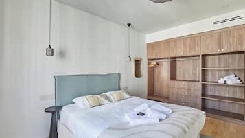 Apartamento | Secretária adequada para computadores portáteis, ferro/tábua de engomar