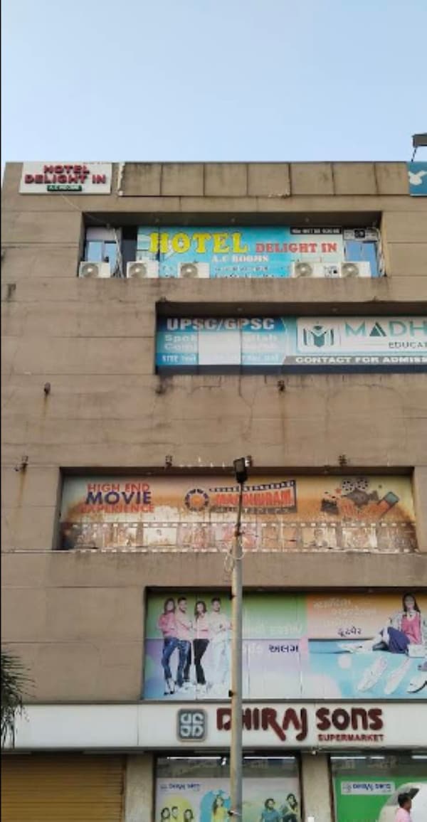 Hotel Delight In By Grb - Surat