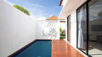 Vila família, 2 quartos, piscina particular, vista para a piscina | Vista do quarto