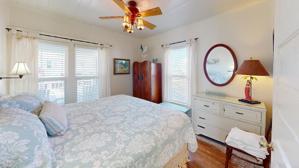 Perfect Old Florida Beach Cottage with easy access to beach - Cape San ...