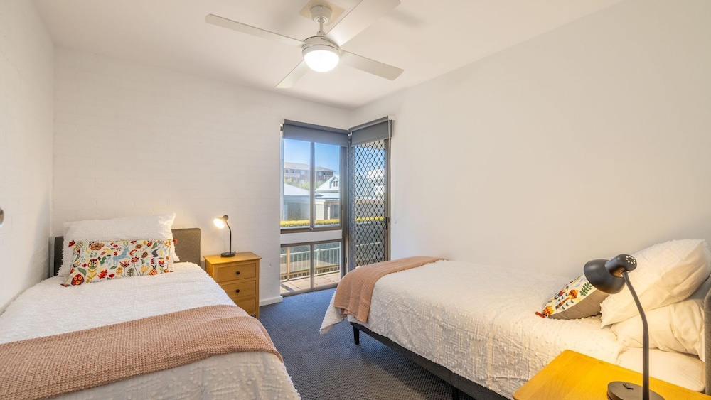 Boondelbah 4, 29 Soldiers Point Rd - waterfront bliss - Soldiers Point ...