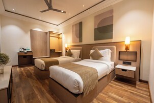 Quarto Twin Empresarial | Cofre no quarto, quartos insonorizados, ferro/tábua de engomar 