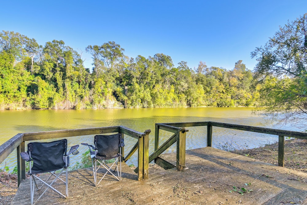 Riverfront Fishing: Home In Columbus W/ Grill - Columbus, MS