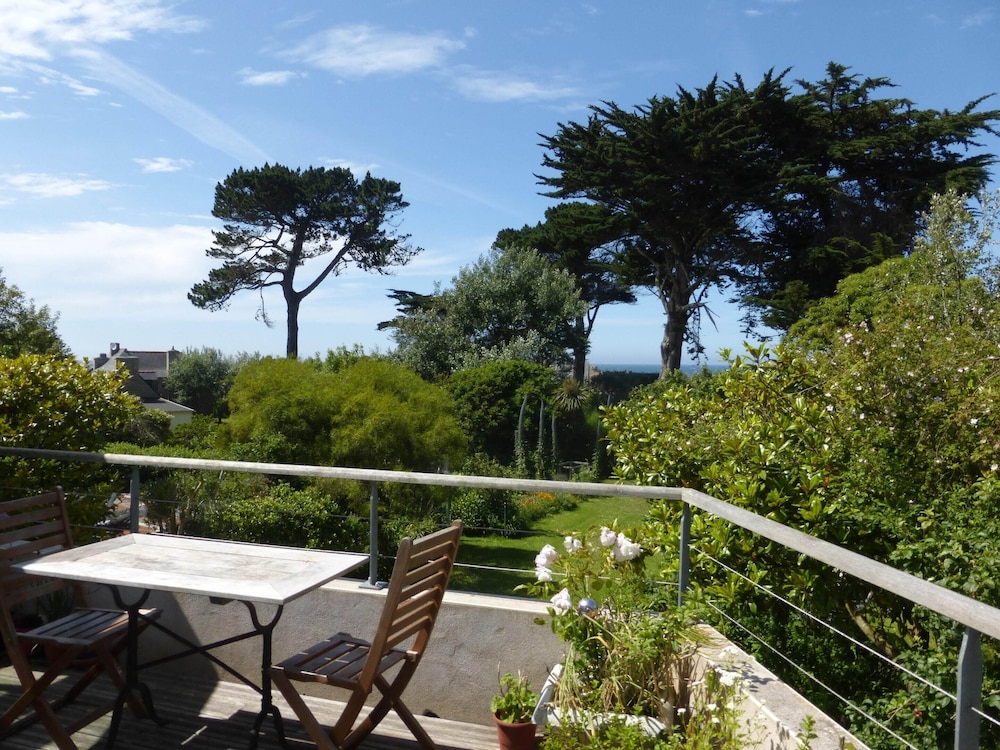 Holiday Flat With Sea And Garden View, Just 400m From The Beach In Port-blanc - Penvénan