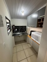 Estúdio | Cozinha privada | Frigobar, micro-ondas, fogão, cooktop
