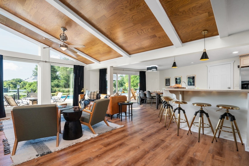 Lakehouse - Heated Pool, Hot Tub, Kayaks, Games, Fire Pit - Battle Creek, MI