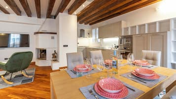 Apartamento, vista para a lagoa | Refeições no quarto