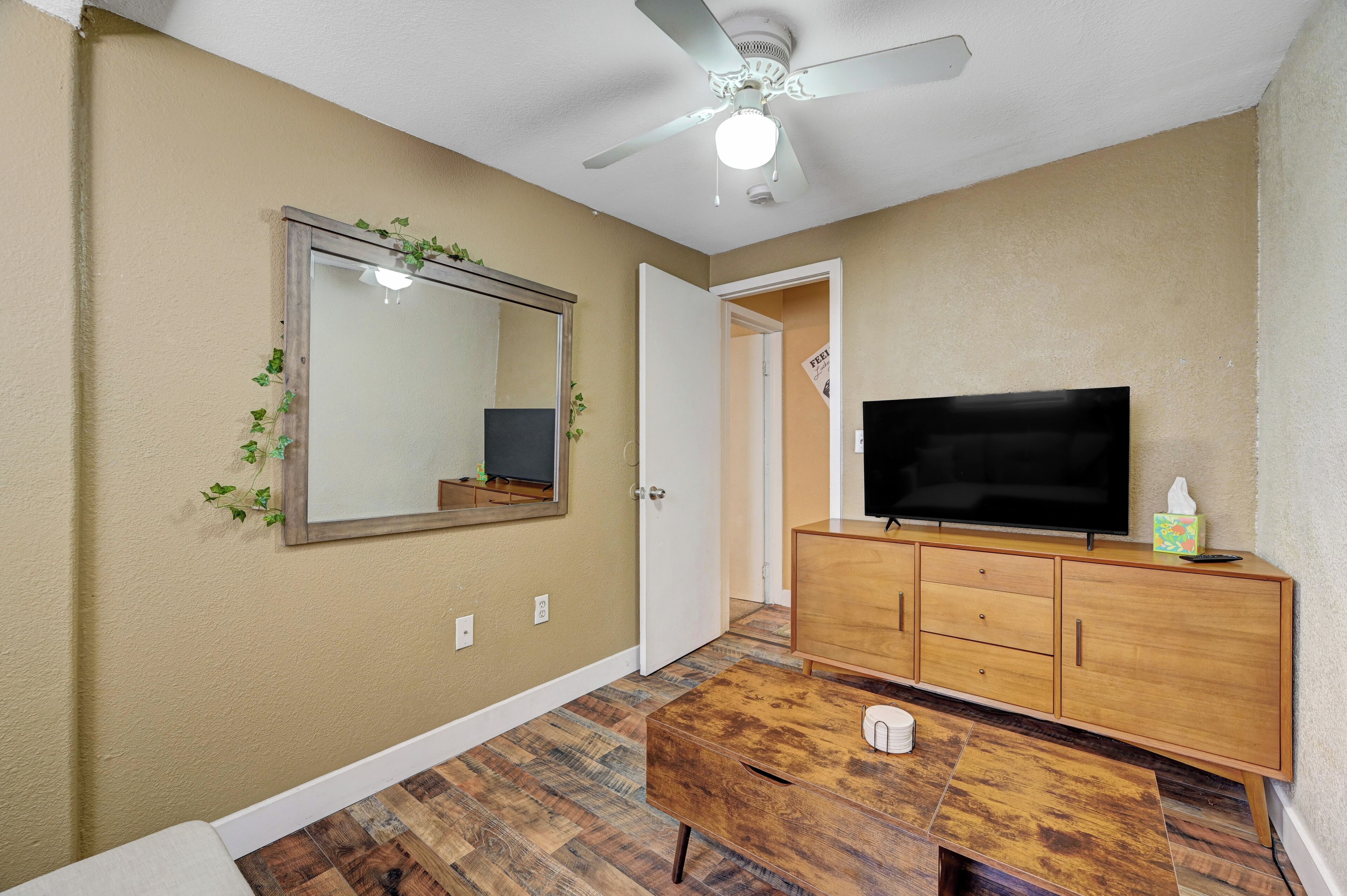 Private 2 Bedroom Guesthouse Near Fremont! - Las Vegas, NV