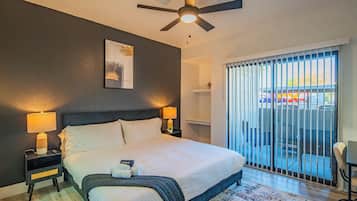 Apartamento de Luxo, 1 cama king-size e sofá-cama, não fumadores, varanda | 2 quartos, secretária, secretária adequada para computadores portáteis