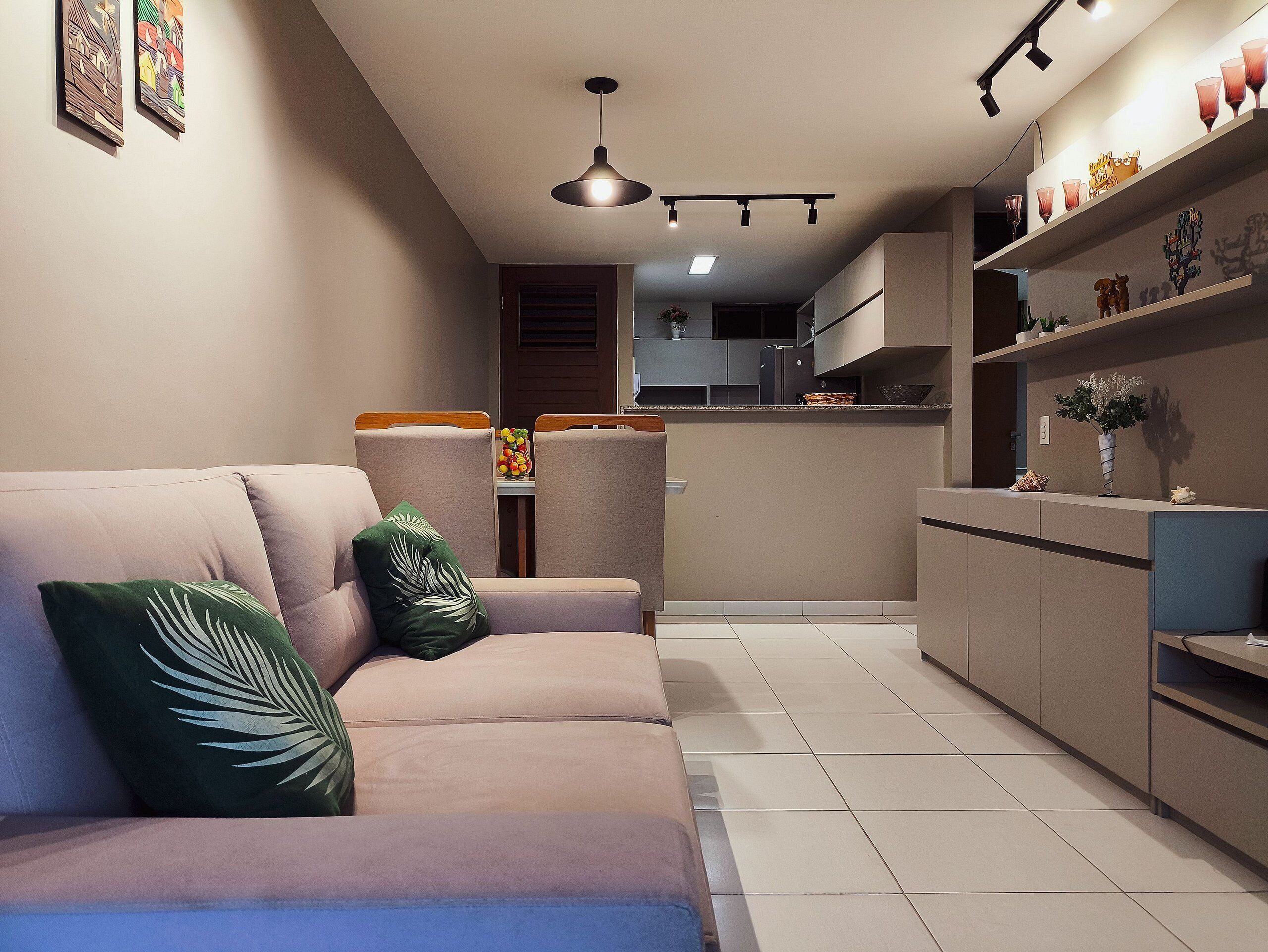 Apartamento Superior | Sala de estar | Smart TV de 43 polegadas com canais via satélite, Netflix 