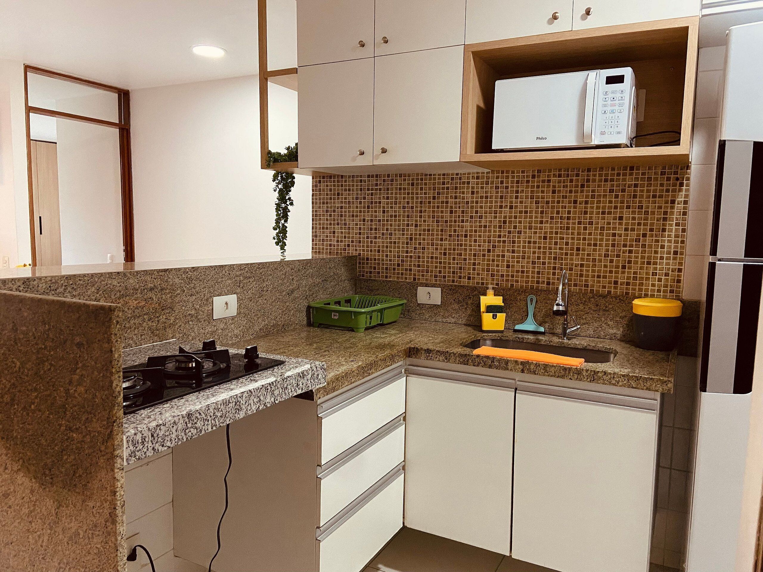 Apartamento | Cozinha privada | Um frigorífico, um micro-ondas, um forno, utensílios de cozinha 