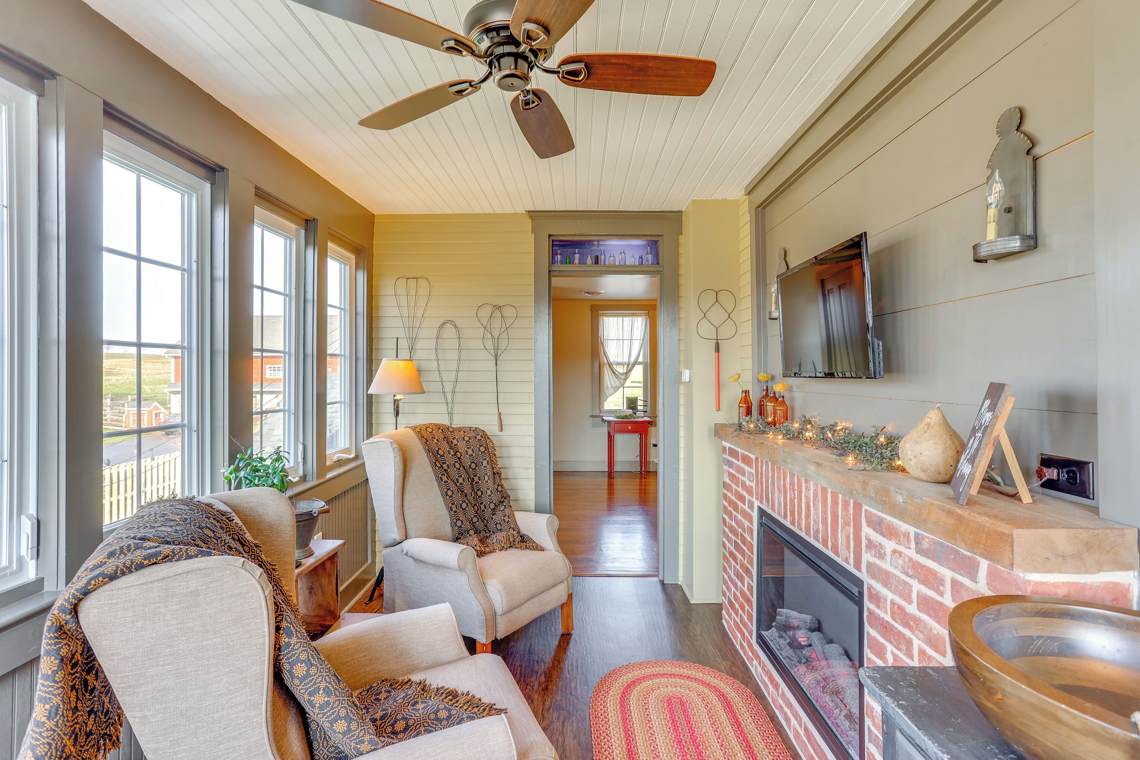 3 Mi To Dtwn: Charming Farmhouse In Mount Joy! - Marietta, PA