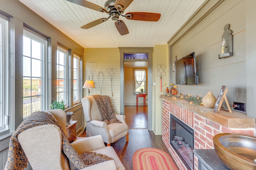 3 Mi To Dtwn: Charming Farmhouse In Mount Joy! - Marietta, PA