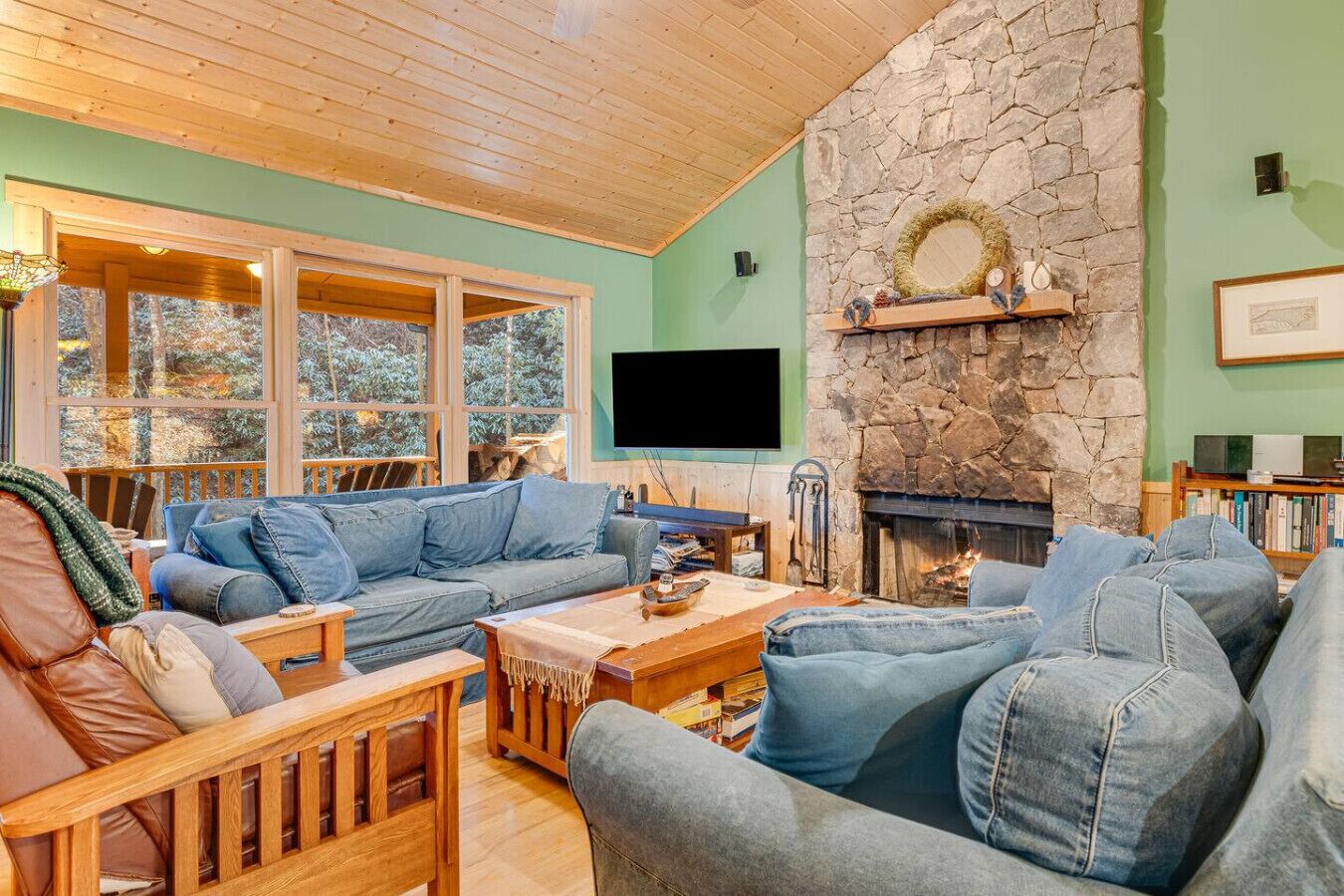 Peaceful Nature Retreat On 66 Acres | Pond, Trails - Lake Jocassee