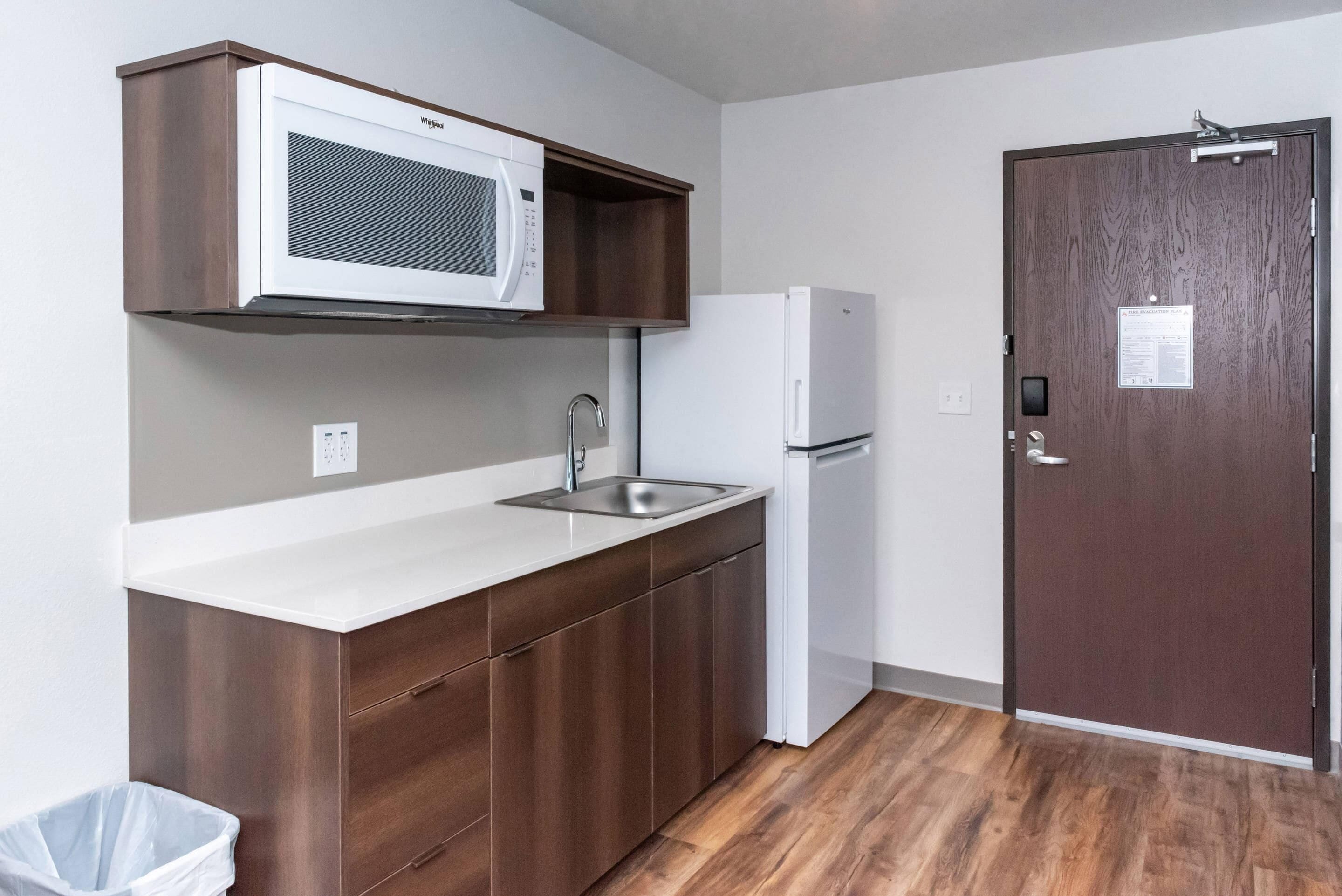 Quarto Standard, 2 camas queen-size, não fumadores | Secretária, cortinas/cortinados opacos, Wi-fi grátis 