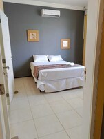 Quarto casal luxo | Wi-Fi de cortesia, roupa de cama