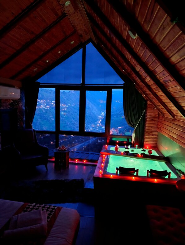 Bungalow Familiar, varanda, vista para o rio | Com decoração personalizada, com mobília individualizada 