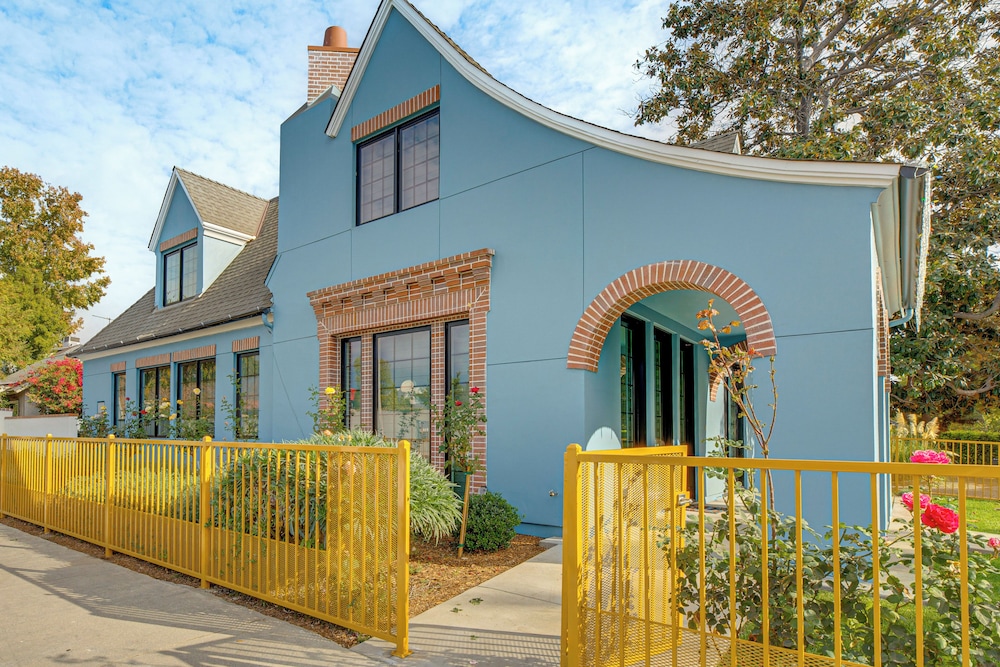 Shop, Dine & Explore Pasadena! Newly Built Home - Los Angeles, CA