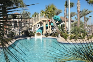 2 piscinas externas